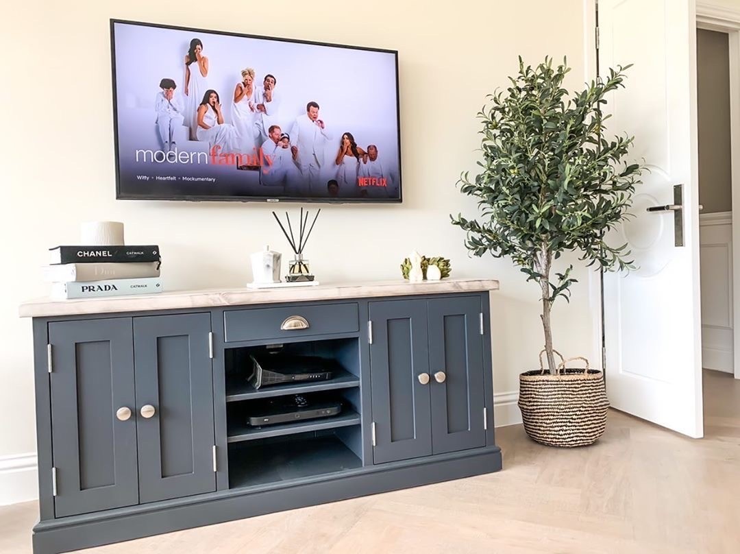 5ft Shaker TV Stand - Farmhouse Furniture