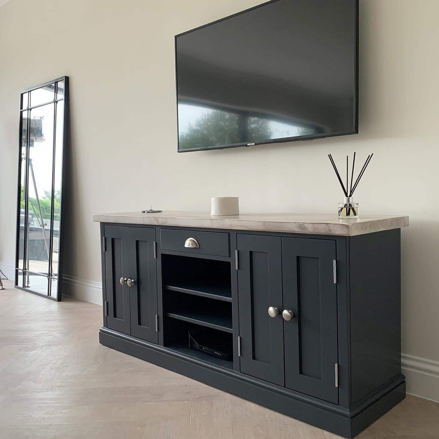 5ft Shaker TV Stand - Farmhouse Furniture