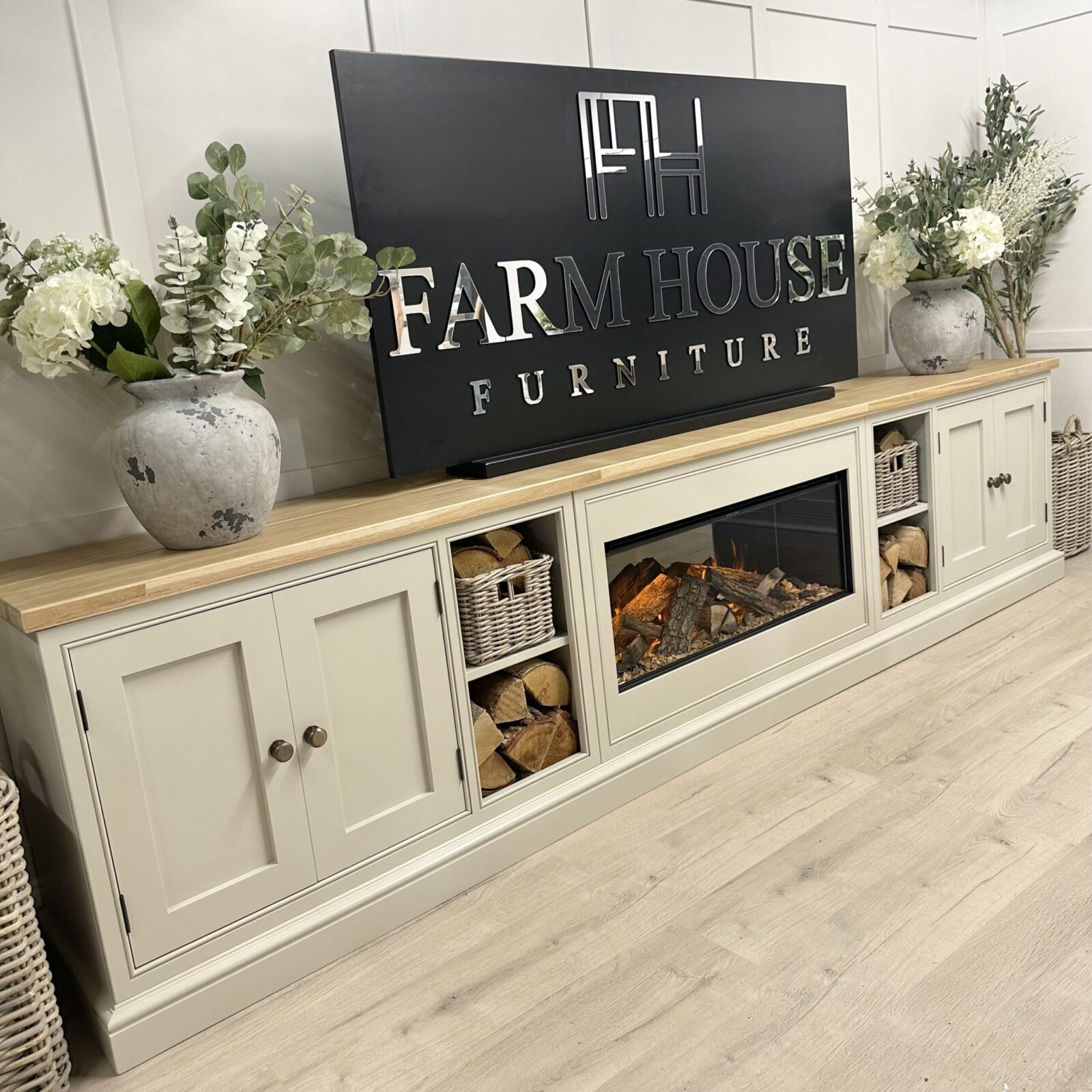 Large 3m Shaker Beaded TV Stand with 870 New Forest British Fire ( Log ...