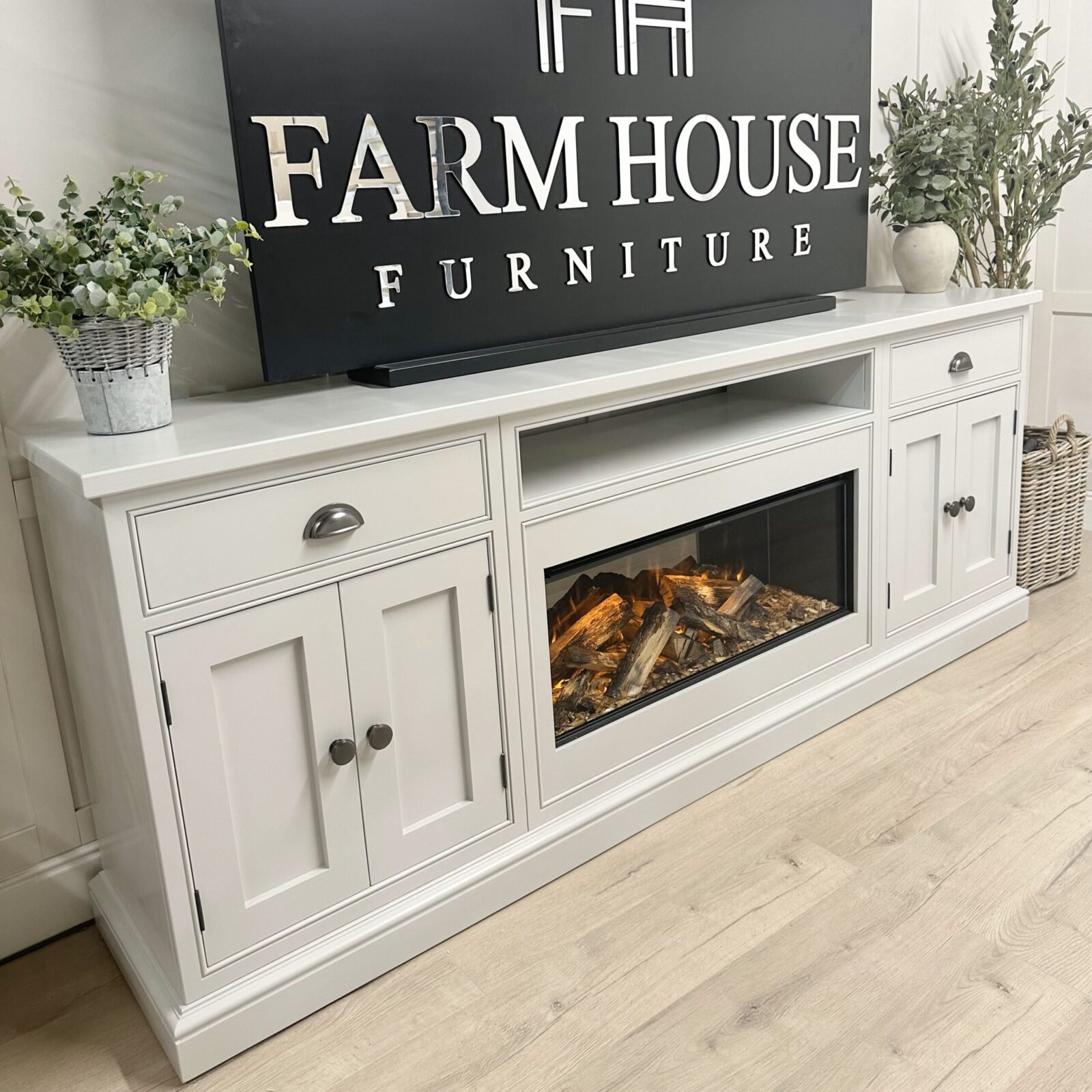 2.2m Shaker Beaded Tall Media Sideboard with 870 New Forest British ...