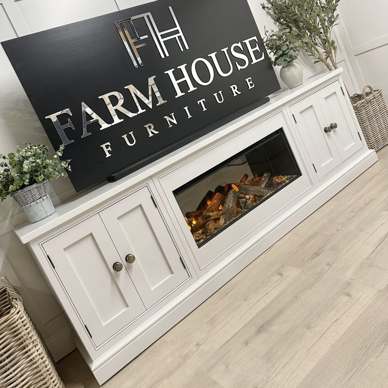 2.2m Shaker Beaded TV Stand | 870 New Forest British Fire - Farmhouse ...